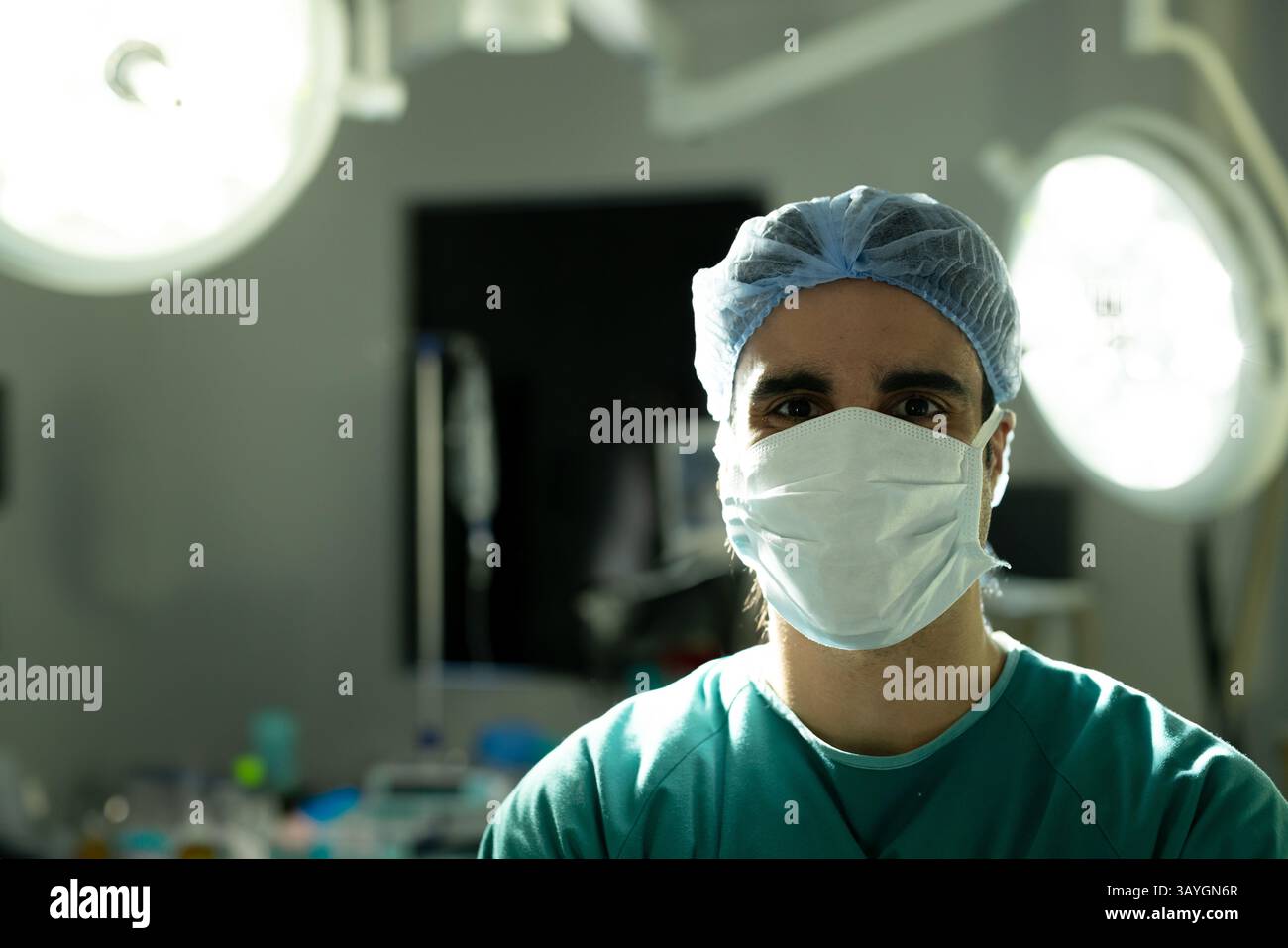 Male surgeon stands in surgery hi-res stock photography and images - Alamy