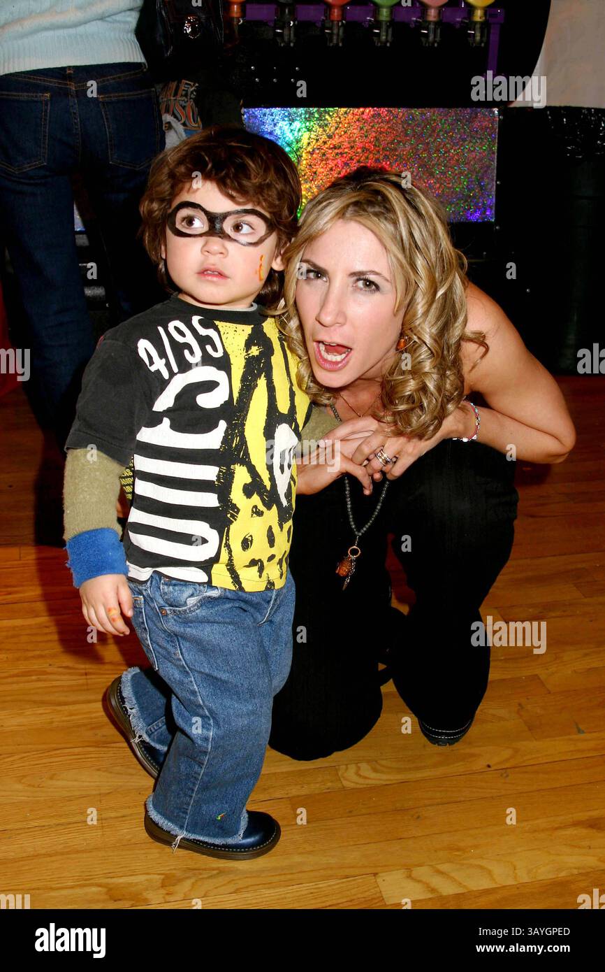 Yvonne mitchell hi-res stock photography and images - Alamy