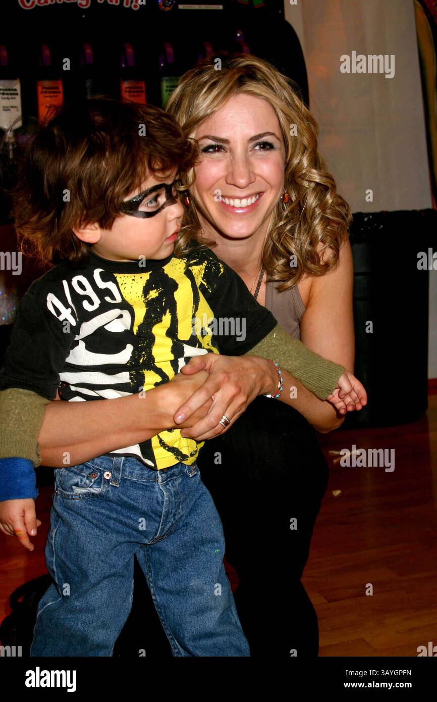 Yvonne mitchell hi-res stock photography and images - Alamy