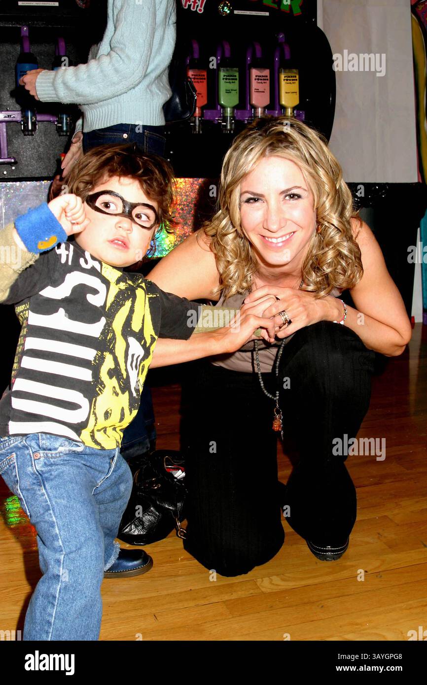 Yvonne mitchell hi-res stock photography and images - Alamy