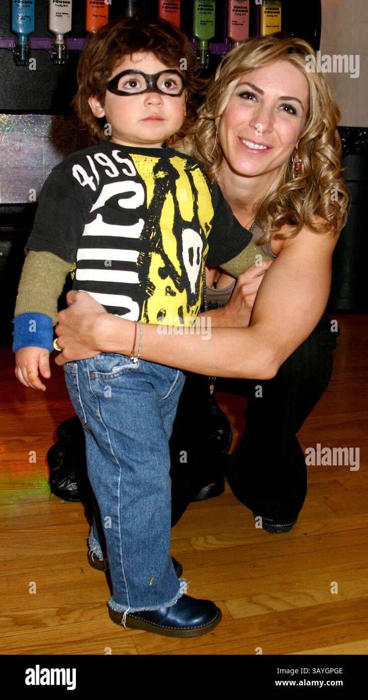 Yvonne mitchell hi-res stock photography and images - Alamy