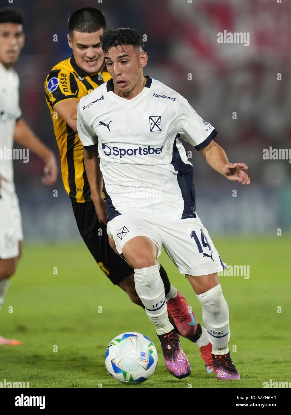 Giovanni Millan of Argentina's Independiente, front, and Diego ...