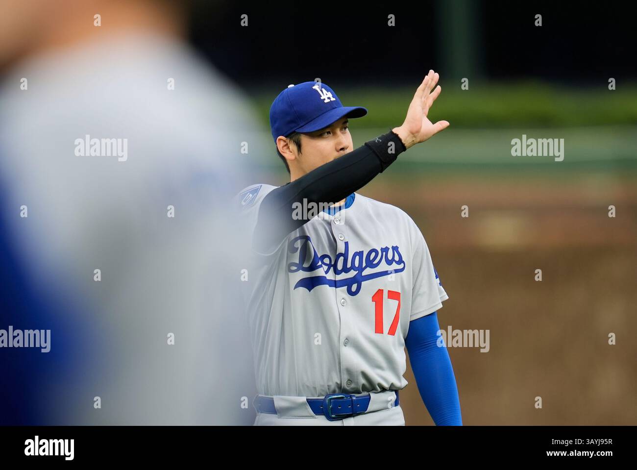 Los Angeles Dodgers' Shohei Ohtani (17) waves to fans before a baseball ...