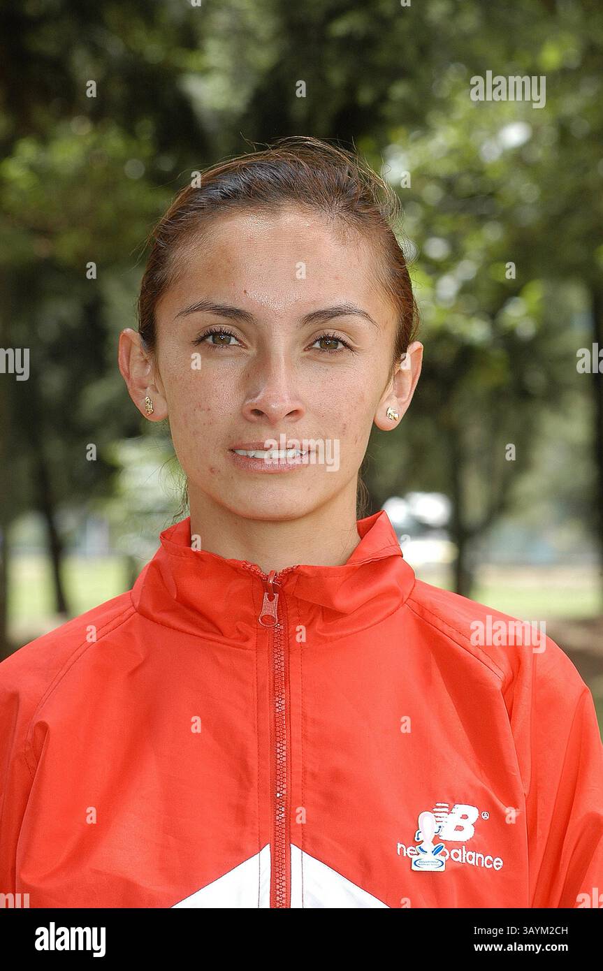 Mujer atleta hi-res stock photography and images - Alamy