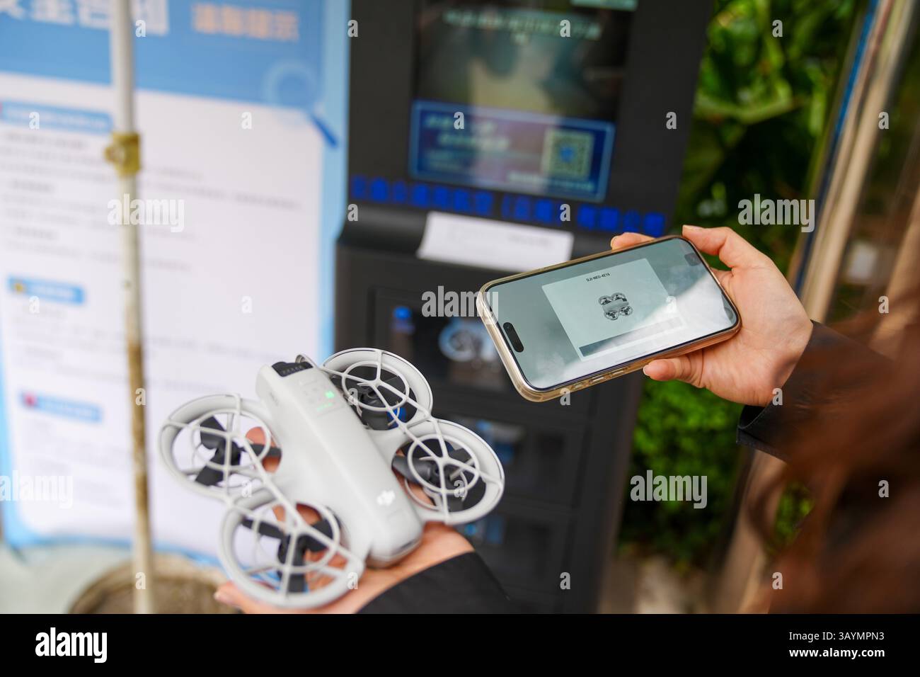 Kunming,China.21st April 2025. Citizens in Kunming, Yunnan Province are ...