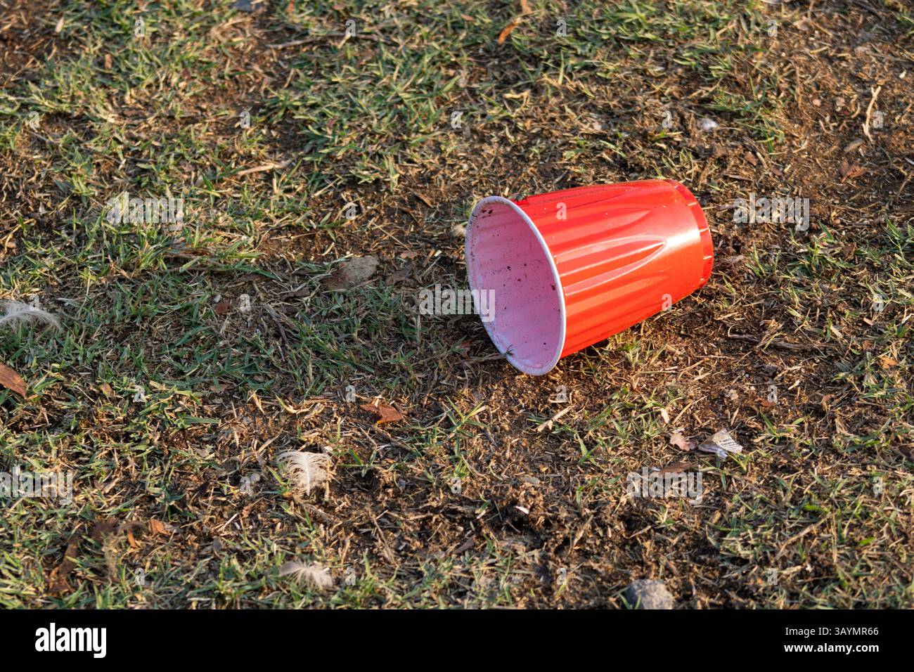 Trash thrown on ground hi-res stock photography and images - Alamy