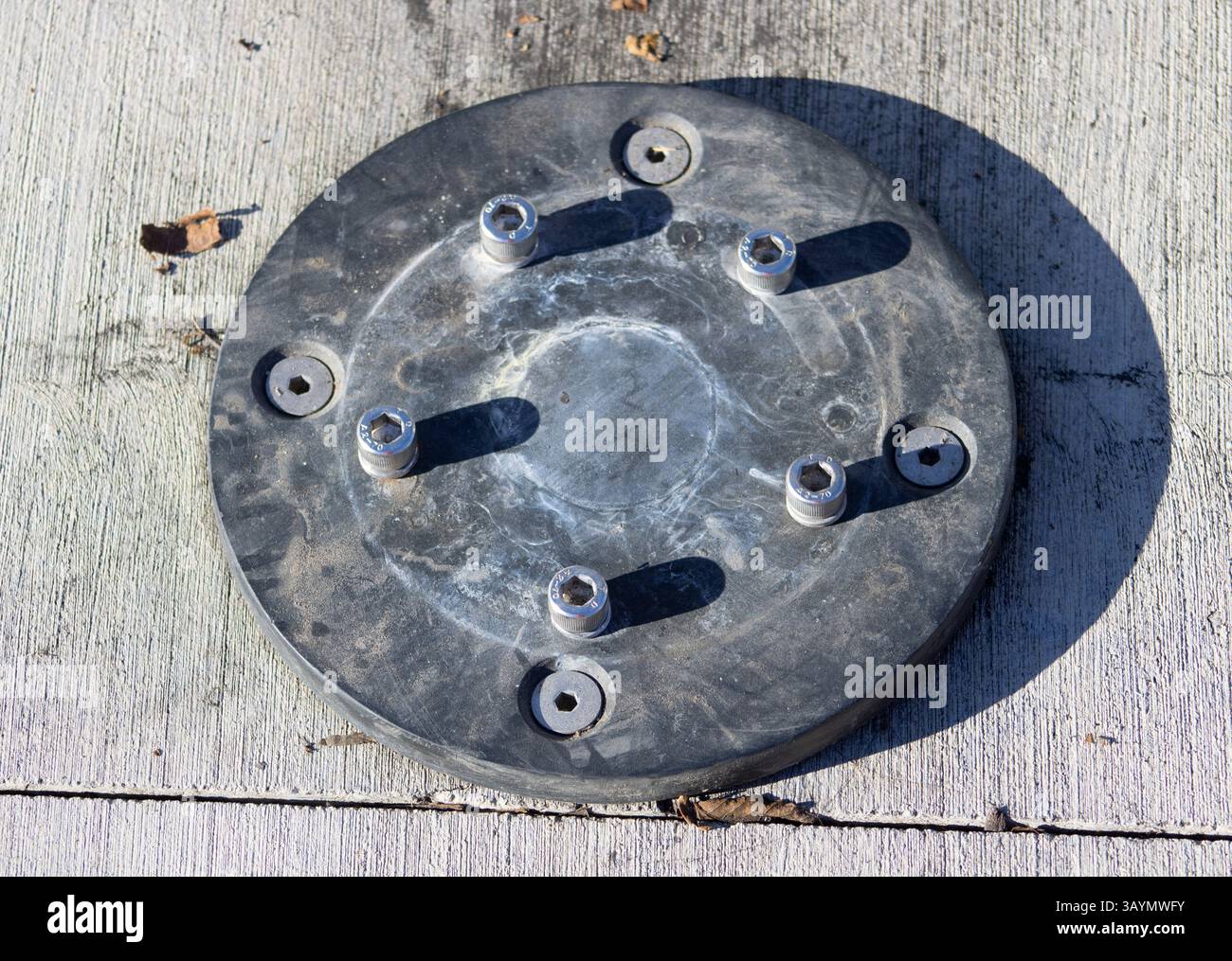 Metal plate outdoors hi-res stock photography and images - Alamy