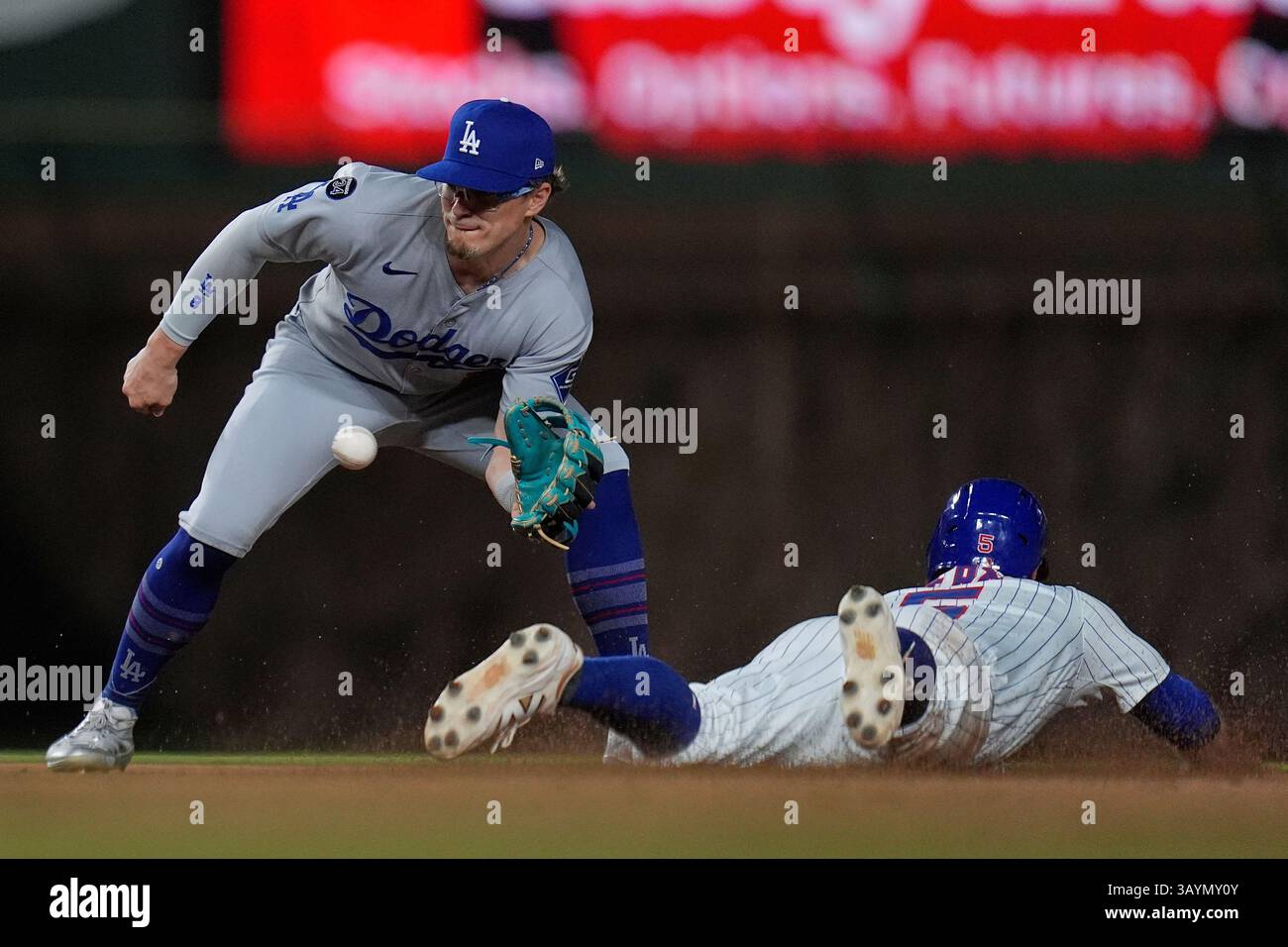 Los Angeles Dodgers first base Kiké Hernández (8), left, can't catch ...