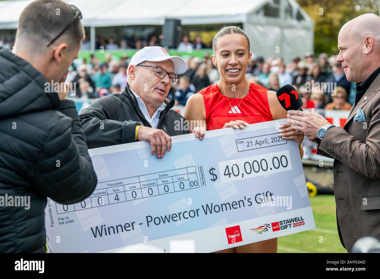 Stawell, Australia. 21st Apr, 2025. Bree Rizzo seen receiving the prize ...