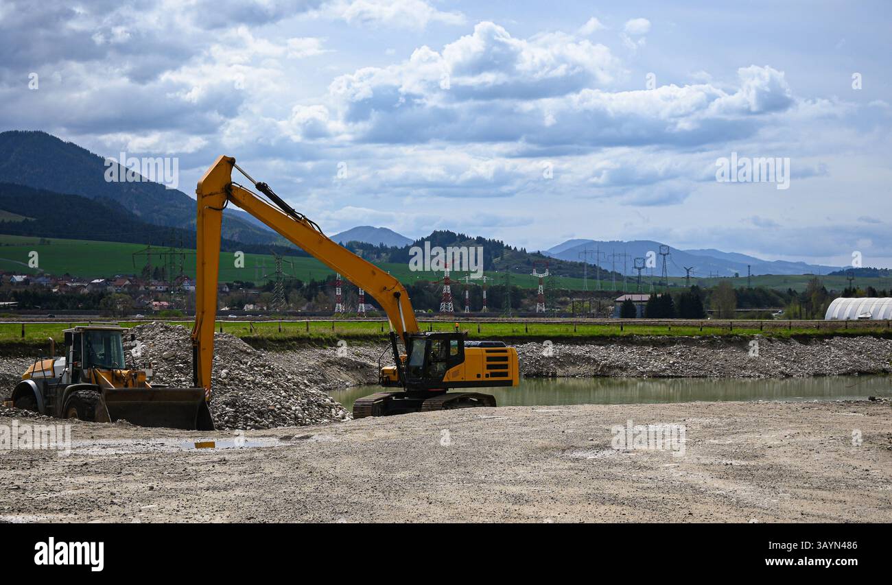 Earthmoving tasks near hi-res stock photography and images - Alamy