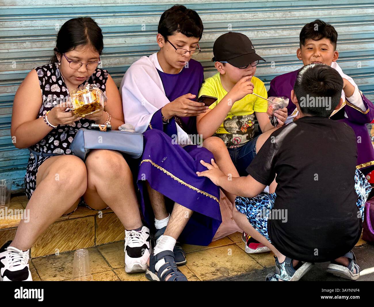 Mexican kids with mobile phones, Mexico city, Mexico Stock Photo - Alamy