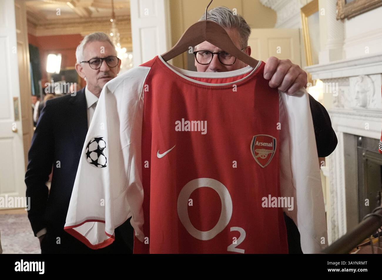 Prime Minister Sir Keir Starmer and Gary Lineker looking at a Arsenal ...
