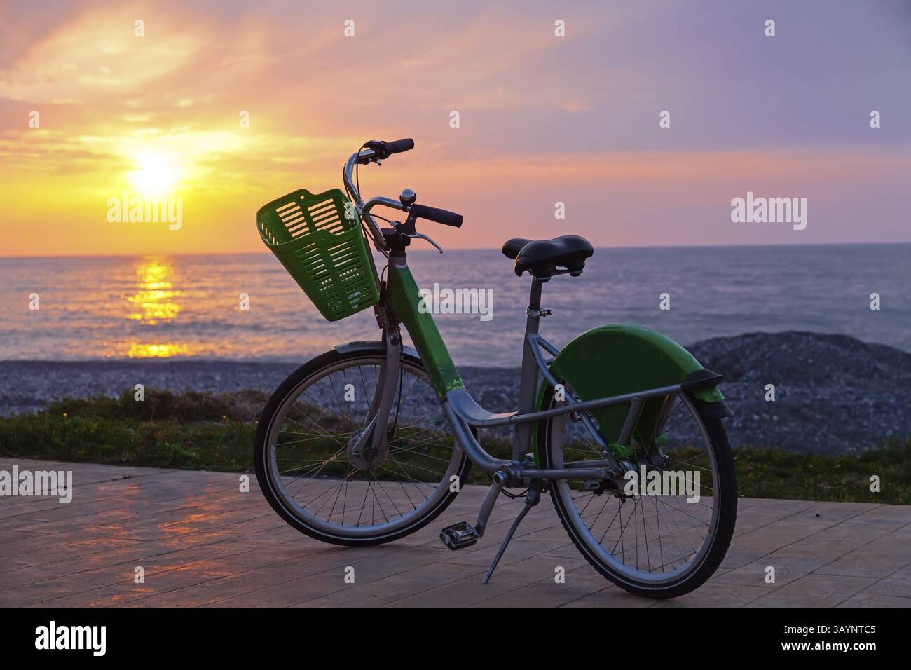 Empty beach sun sets hi-res stock photography and images - Alamy