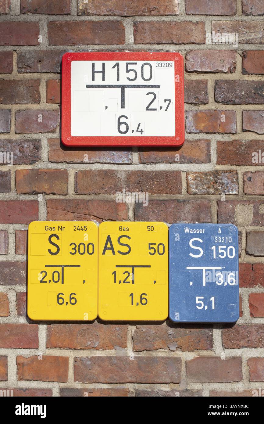 Sluice valve signs hi-res stock photography and images - Alamy