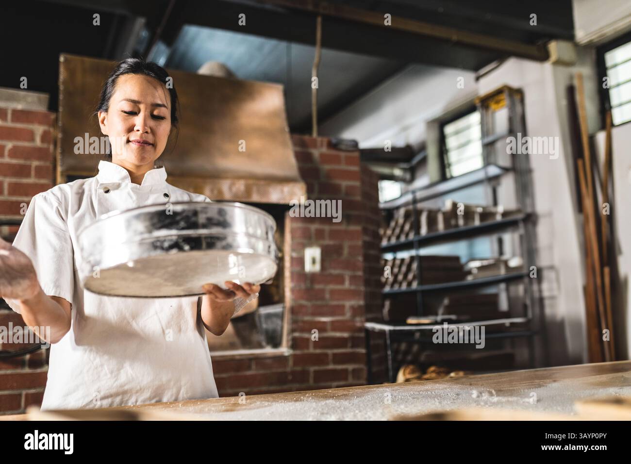 Female hands chef metal sieve hi-res stock photography and images - Alamy