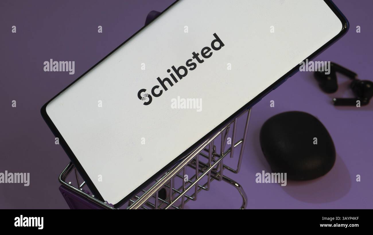 Dhaka, Bangladesh 18 April 2025:Carvana company logo displayed on ...