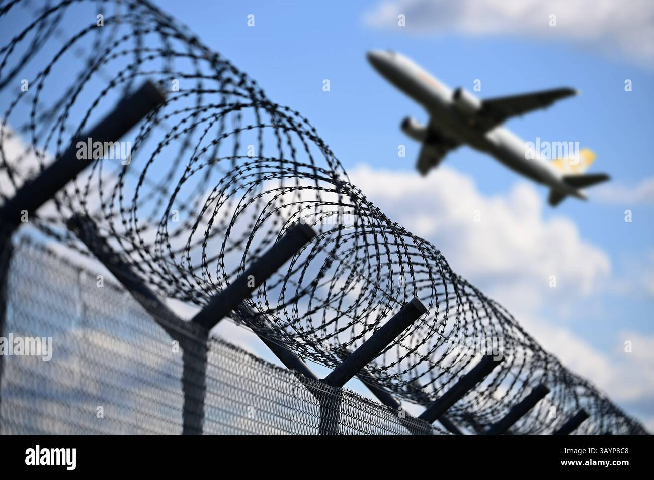 Symbolfoto Abschiebung abgewiesener Asylanten,Fluechtlinge,Migranten ...