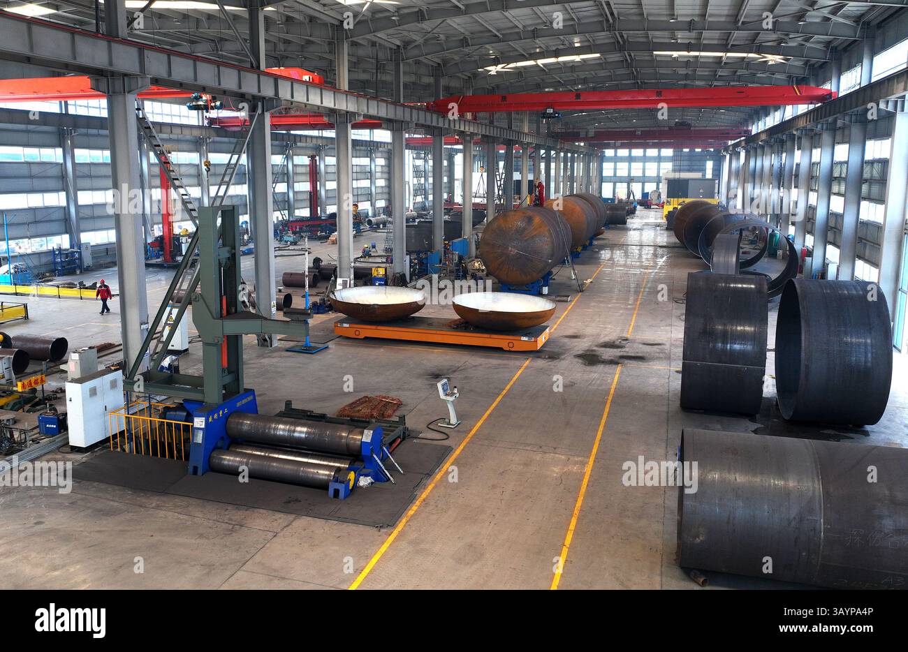 Industrial Workshop for Manufacturing Pressure Vessels in China Stock ...