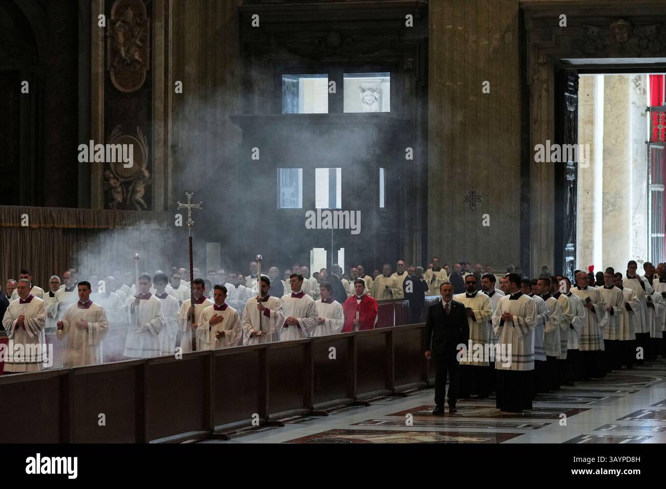 The procession with the body of Pope Francis, who will lie in state for ...