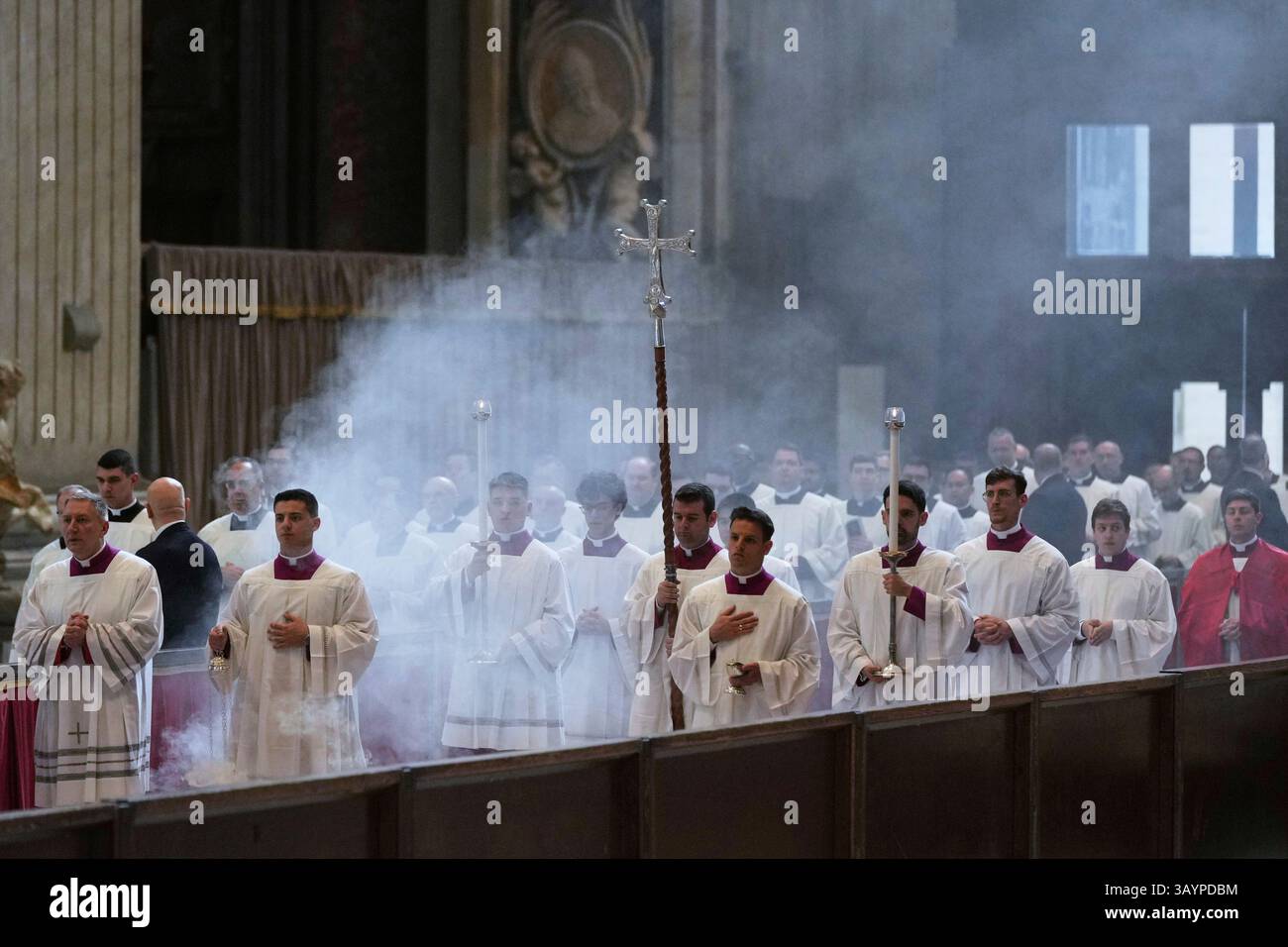 The procession with the body of Pope Francis, who will lie in state for ...
