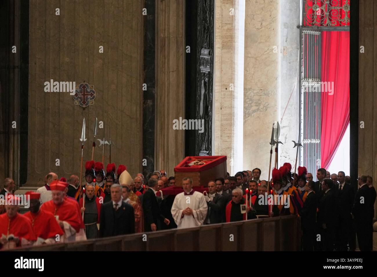 The procession with the body of Pope Francis, who will lie in state for ...