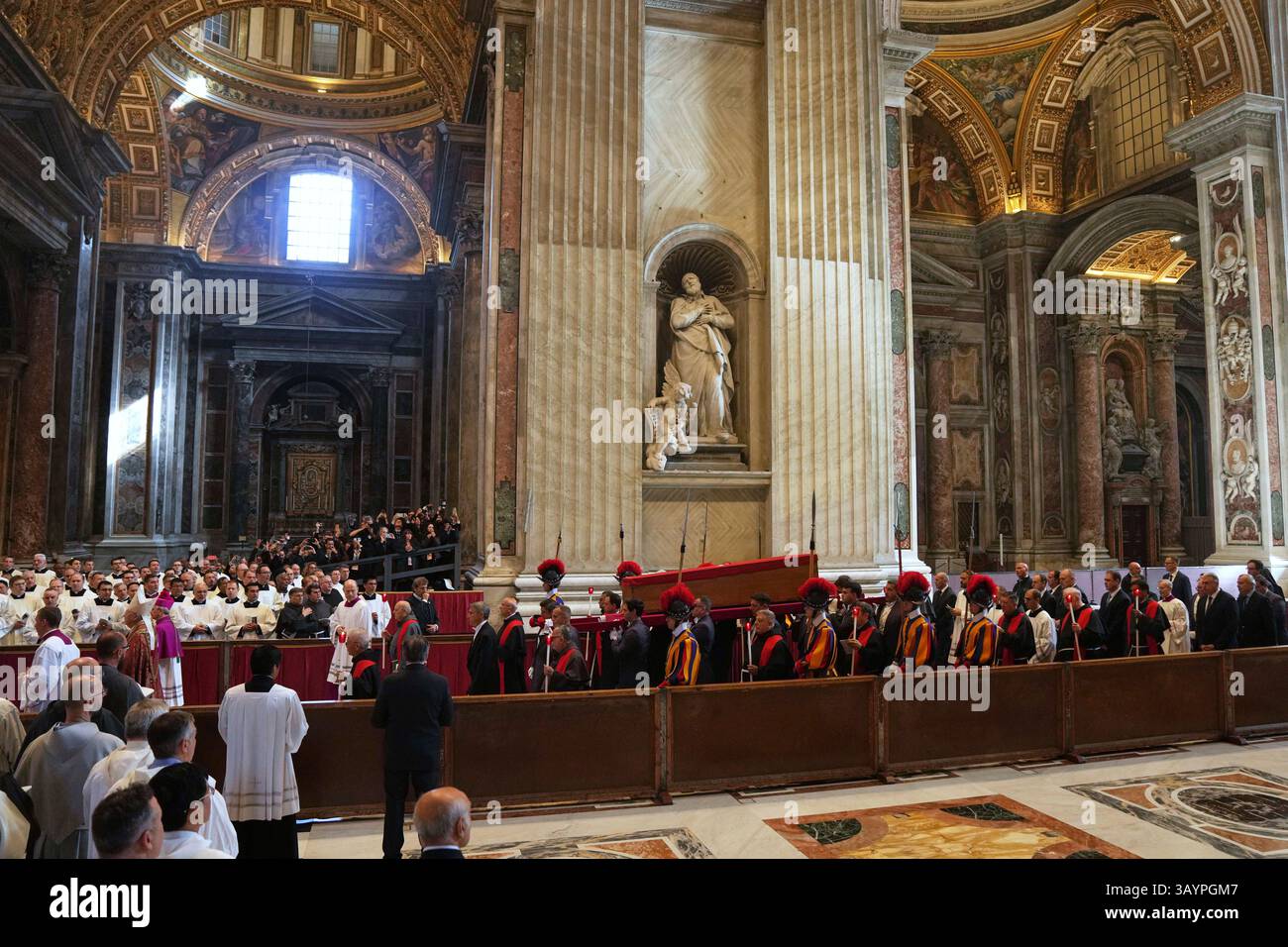 The procession with the body of Pope Francis, who will lie in state for ...
