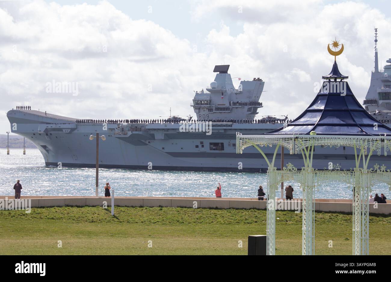 Price of Wales aircraft carrier laving Portsmouth for Indo-Pacific ...