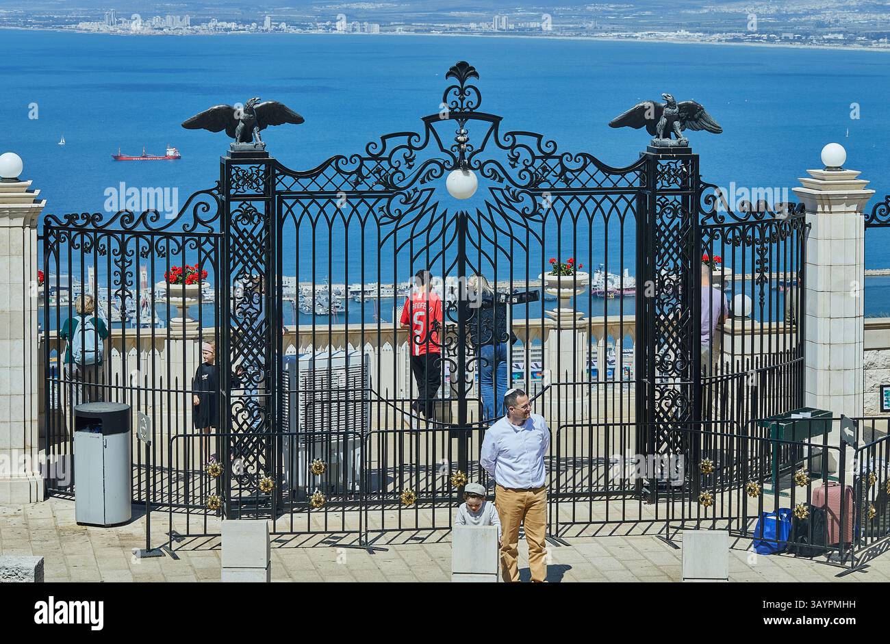 Harbor railing distant skyline hi-res stock photography and images - Alamy