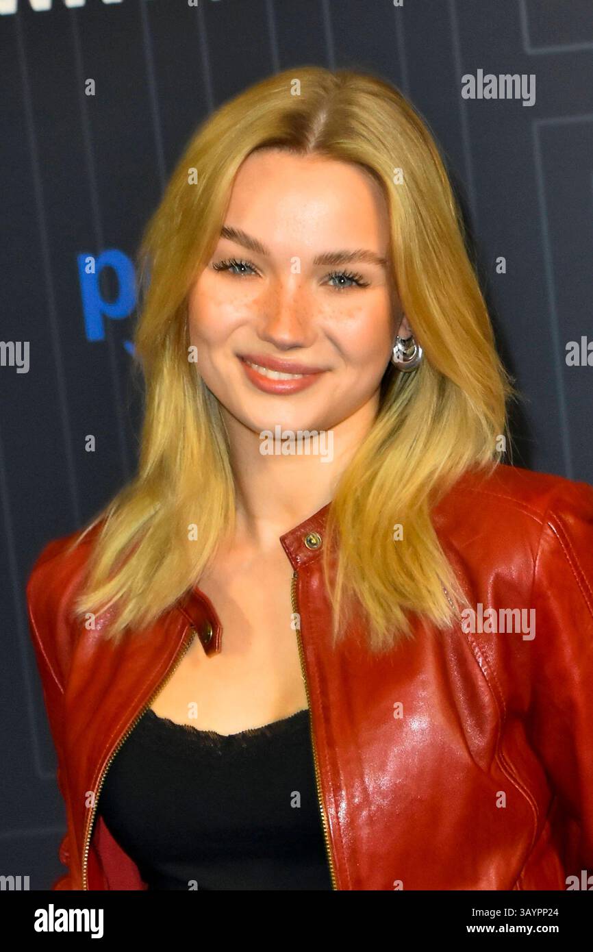 Julia Beautx deutsche Webvideoproduzentin, Influencerin, Schauspielerin zu Gast auf dem blauen ...