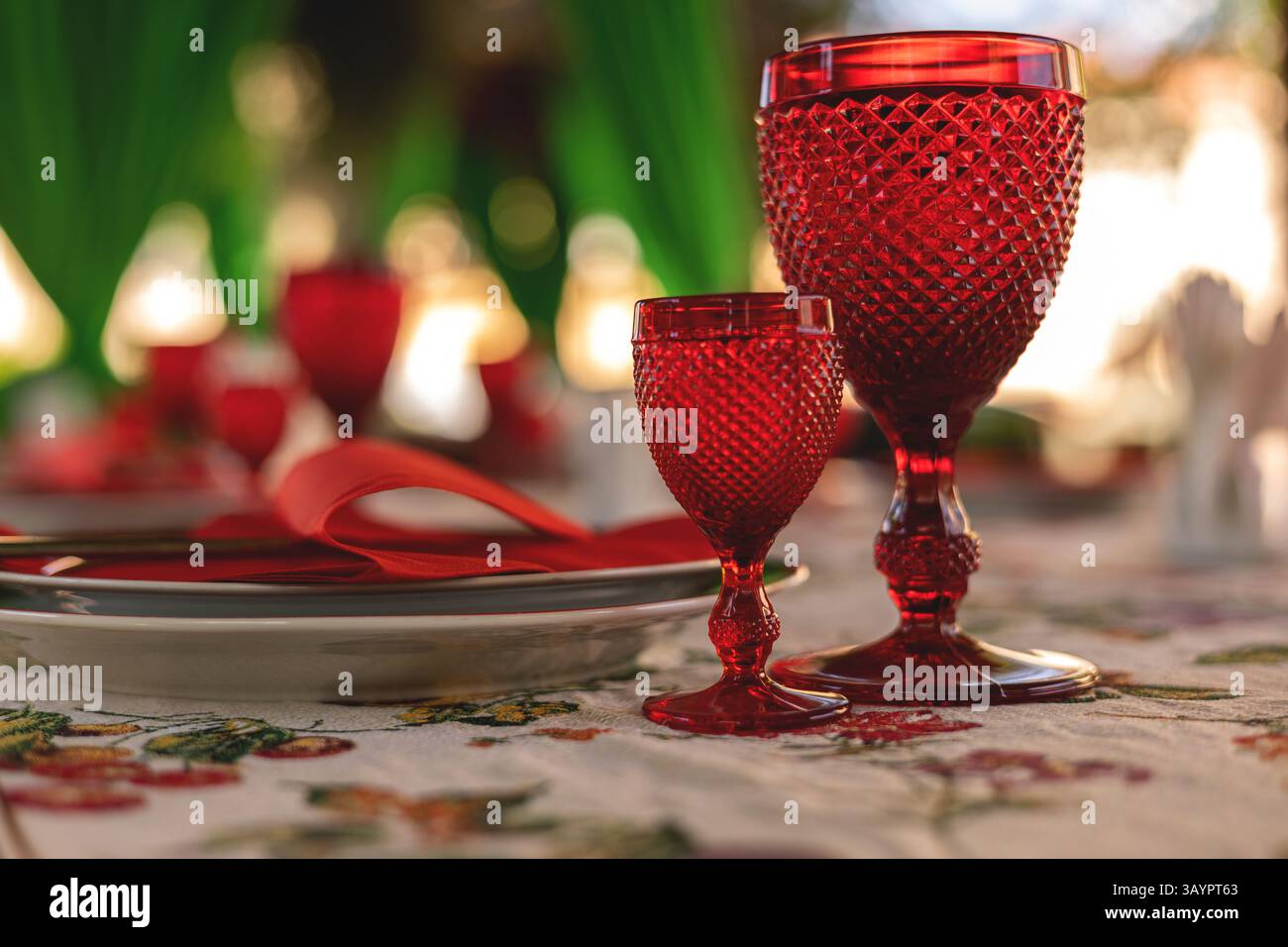 Decorated table dinner in restaurant hi-res stock photography and ...