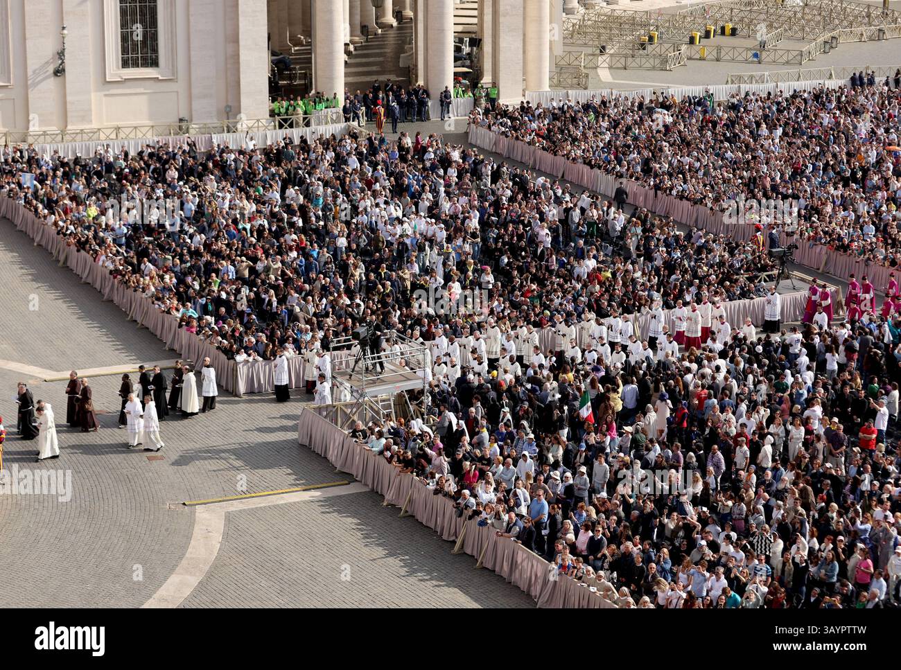 Vatican. 23rd Apr, 2025. The body of Pope Francis was moved to St ...