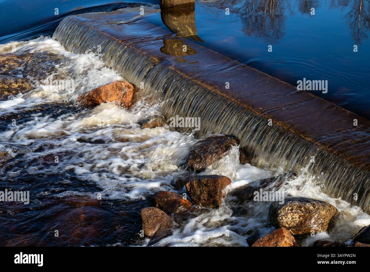 Water down dam river splashing hi-res stock photography and images - Alamy