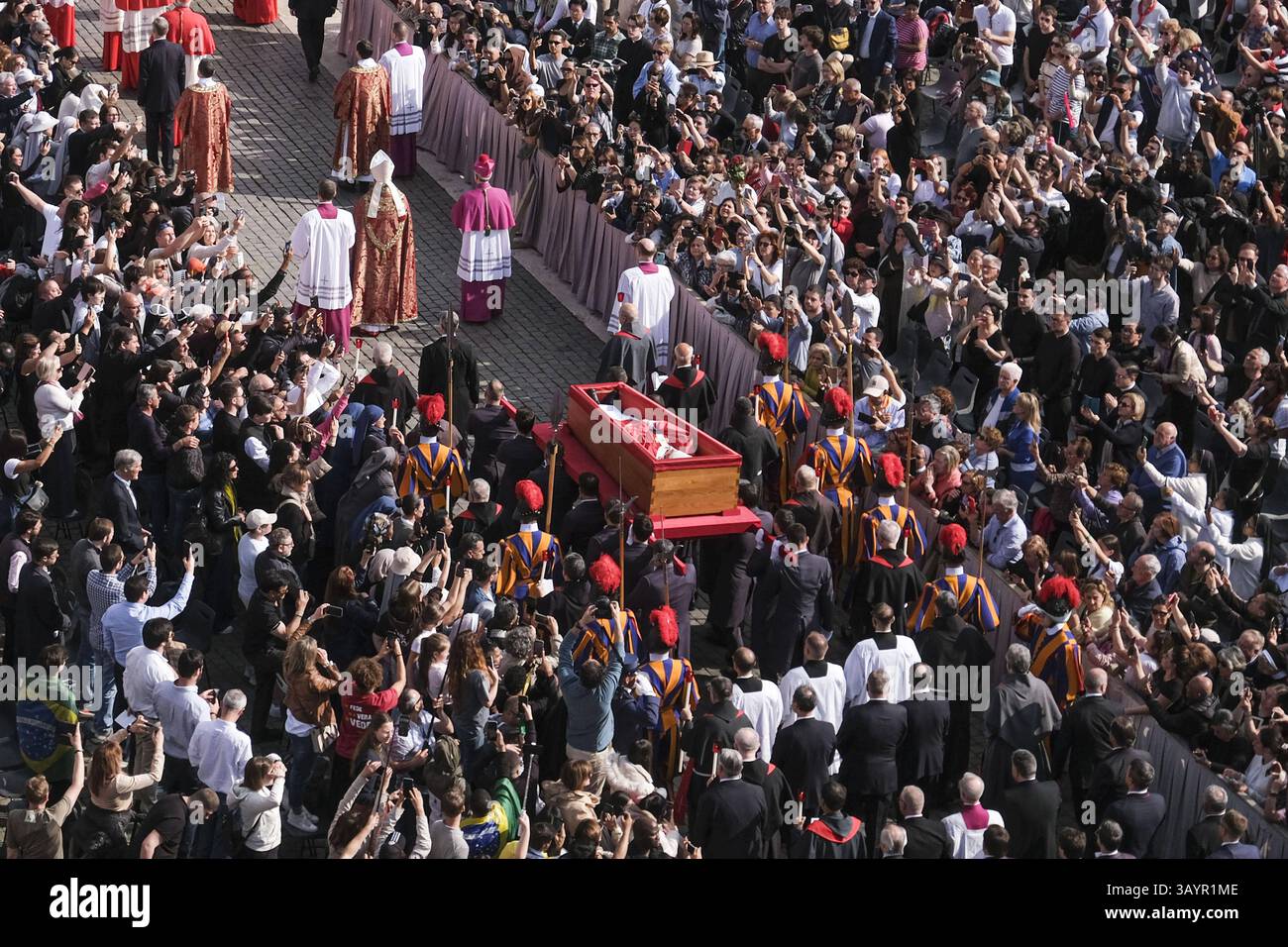 News - Pope Francis body is carried in a coffin into Saint Peter s ...