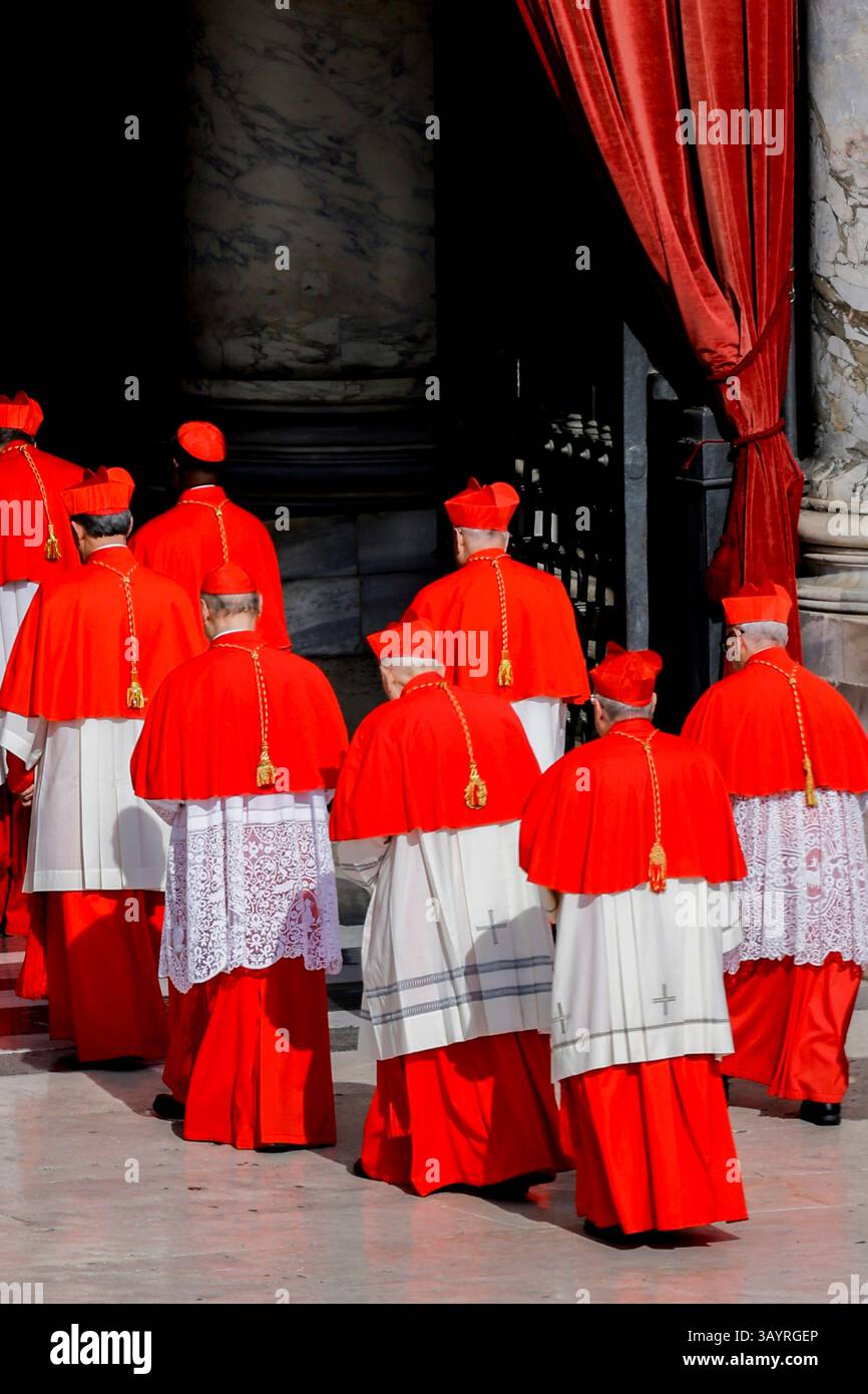 Pope Francis' body is carried in a coffin into Saint Peter's Basilica ...