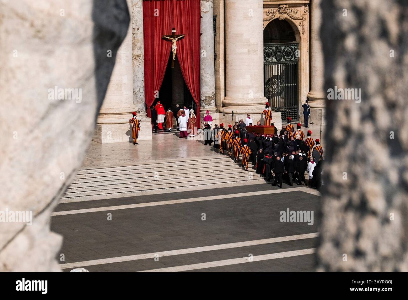 Pope Francis' body is carried in a coffin into Saint Peter's Basilica ...