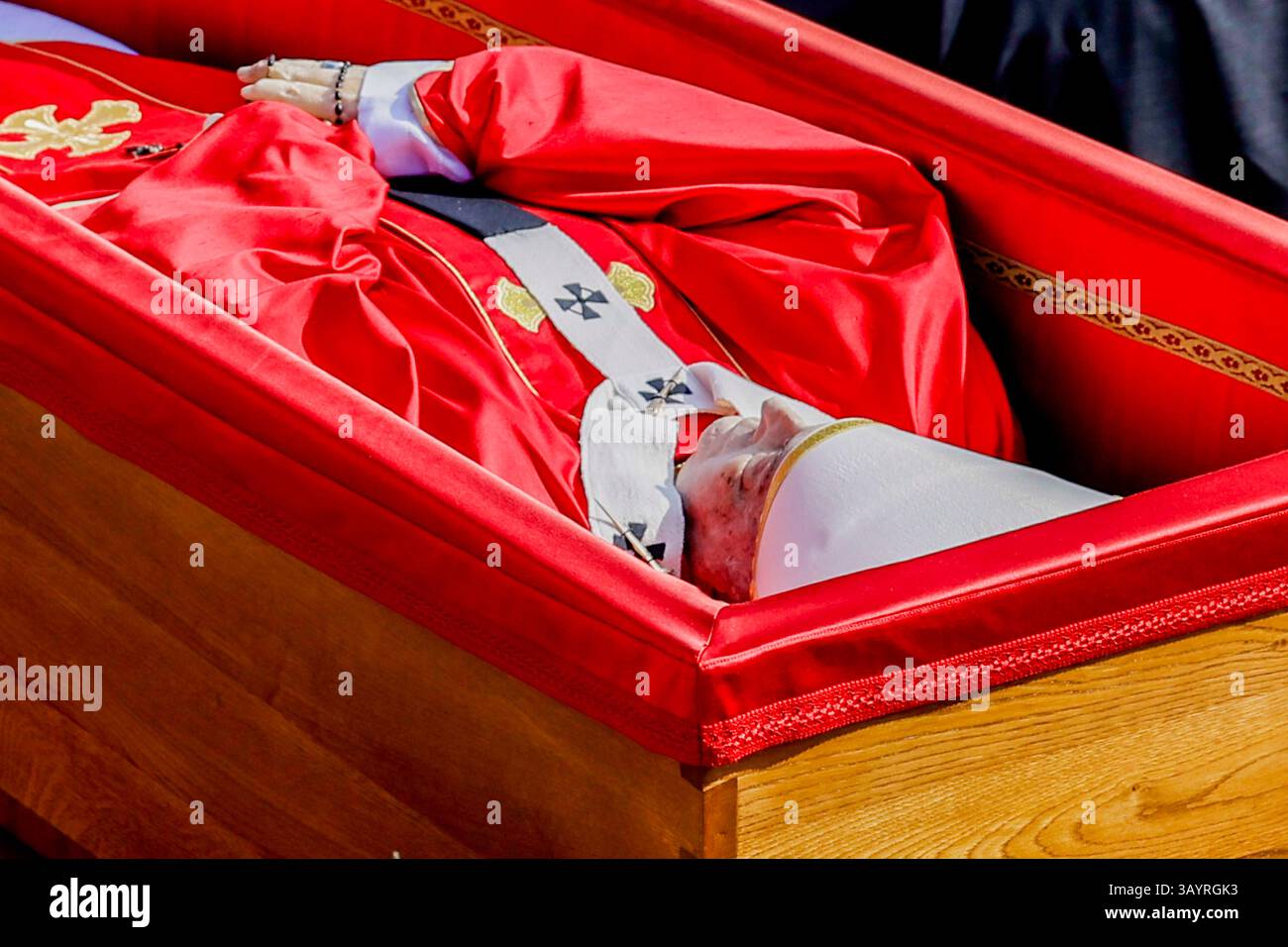 Pope Francis body is carried in a coffin into Saint Peter s Basilica ...