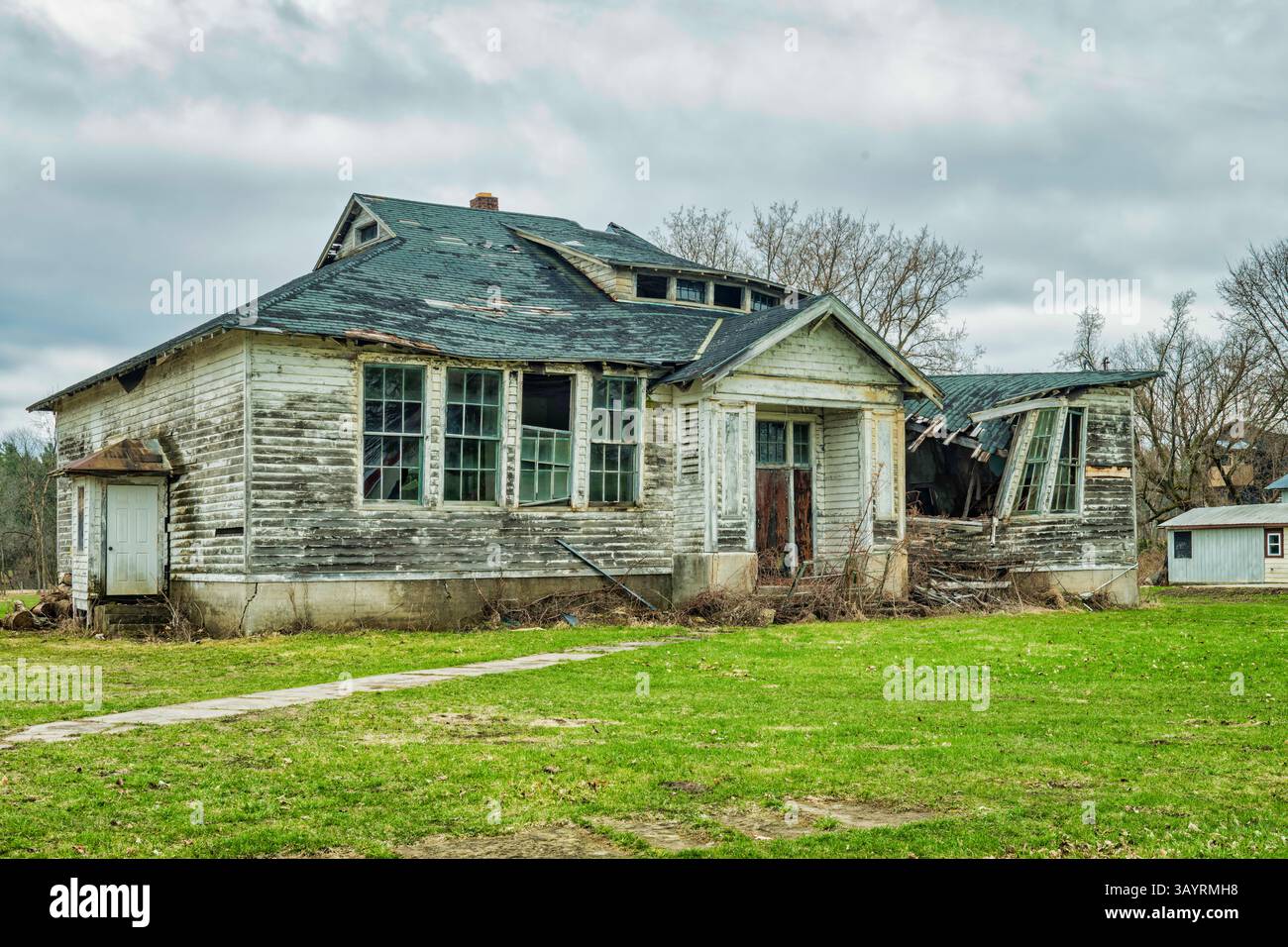 Derelicit House - views Stock Photo - Alamy
