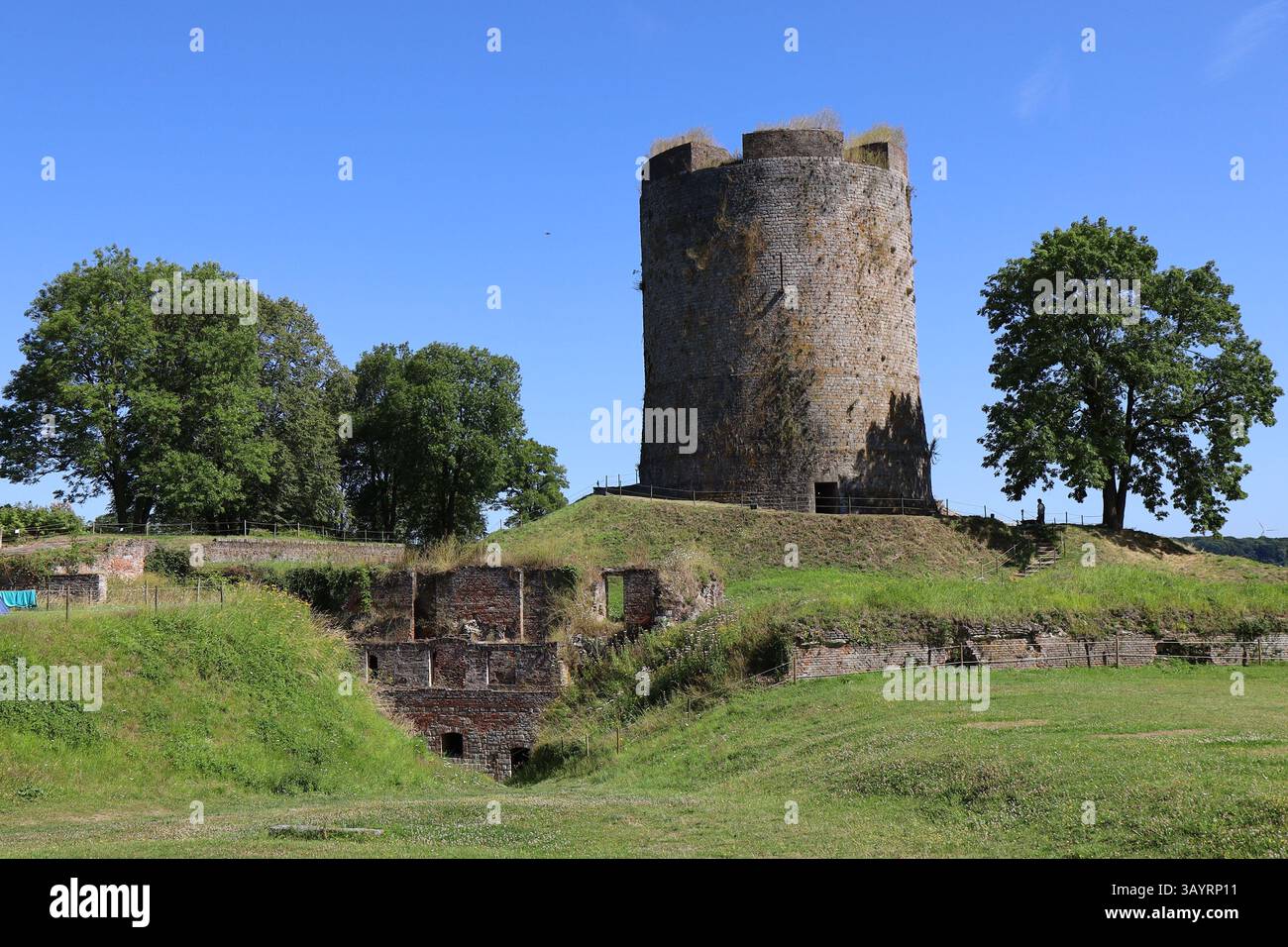Chateau fort de guise hi-res stock photography and images - Alamy