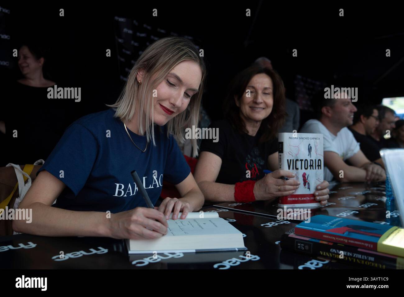 The journalist and writer Beatriz Serrano, during the signing of one of ...