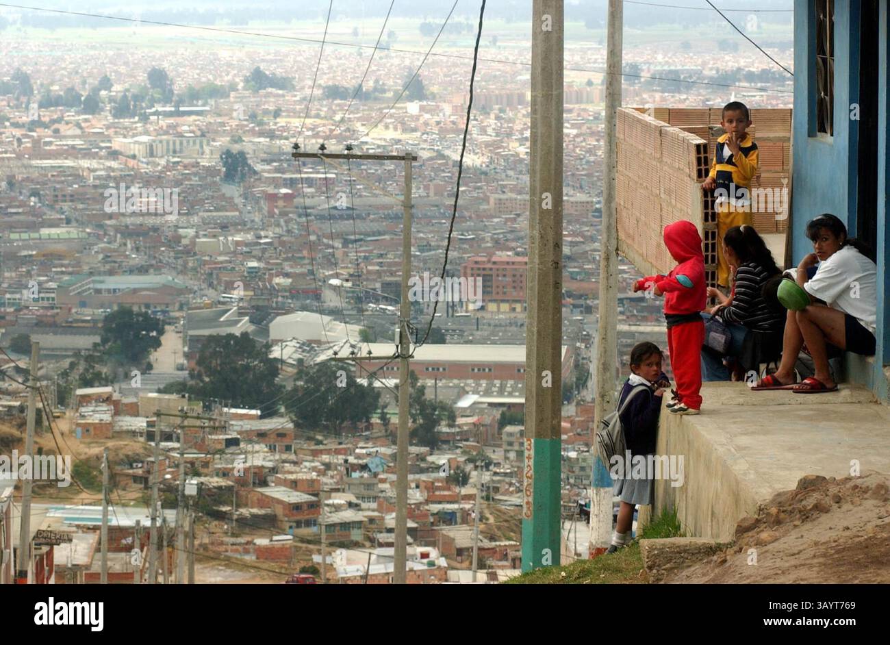 Aug. 30, 2010 - BOFGOTA COLOMBIA - Un informe sobre la pobreza, familia ...
