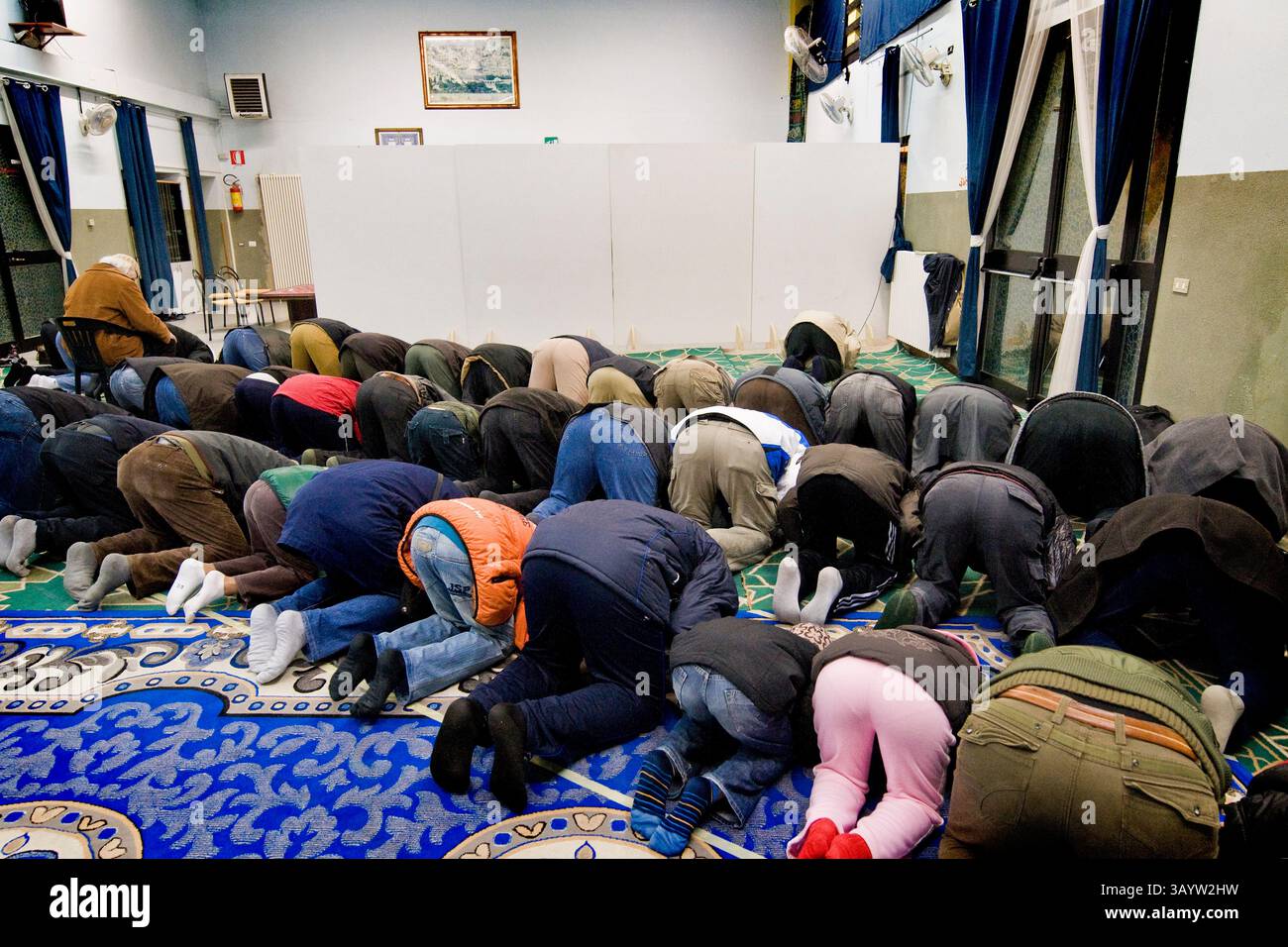 The afternoon prayer. Al-Rahmàn Mosque, Segrate, Italy Stock Photo - Alamy