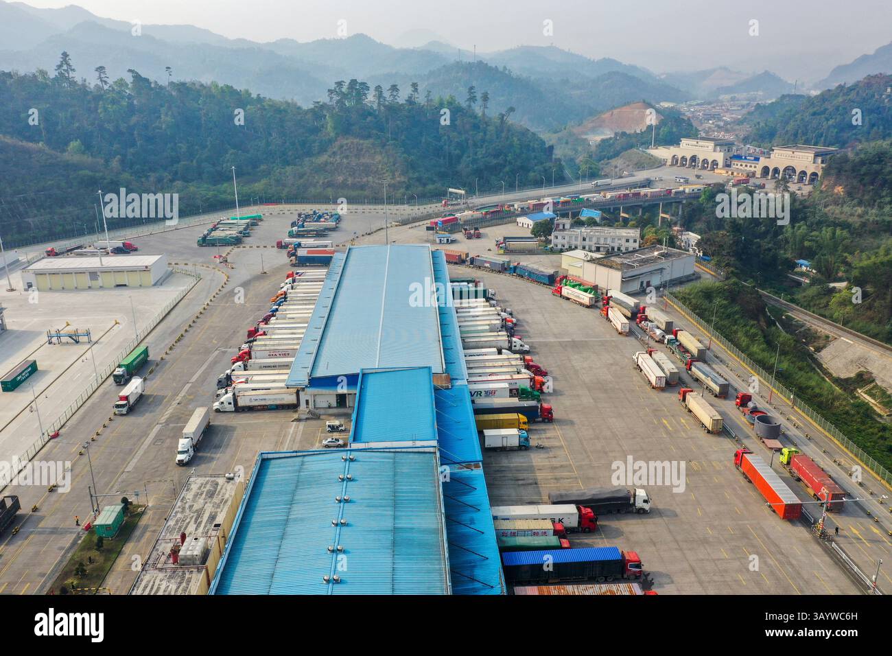 (250423) -- NANNING, April 23, 2025 (Xinhua) -- An aerial drone photo ...