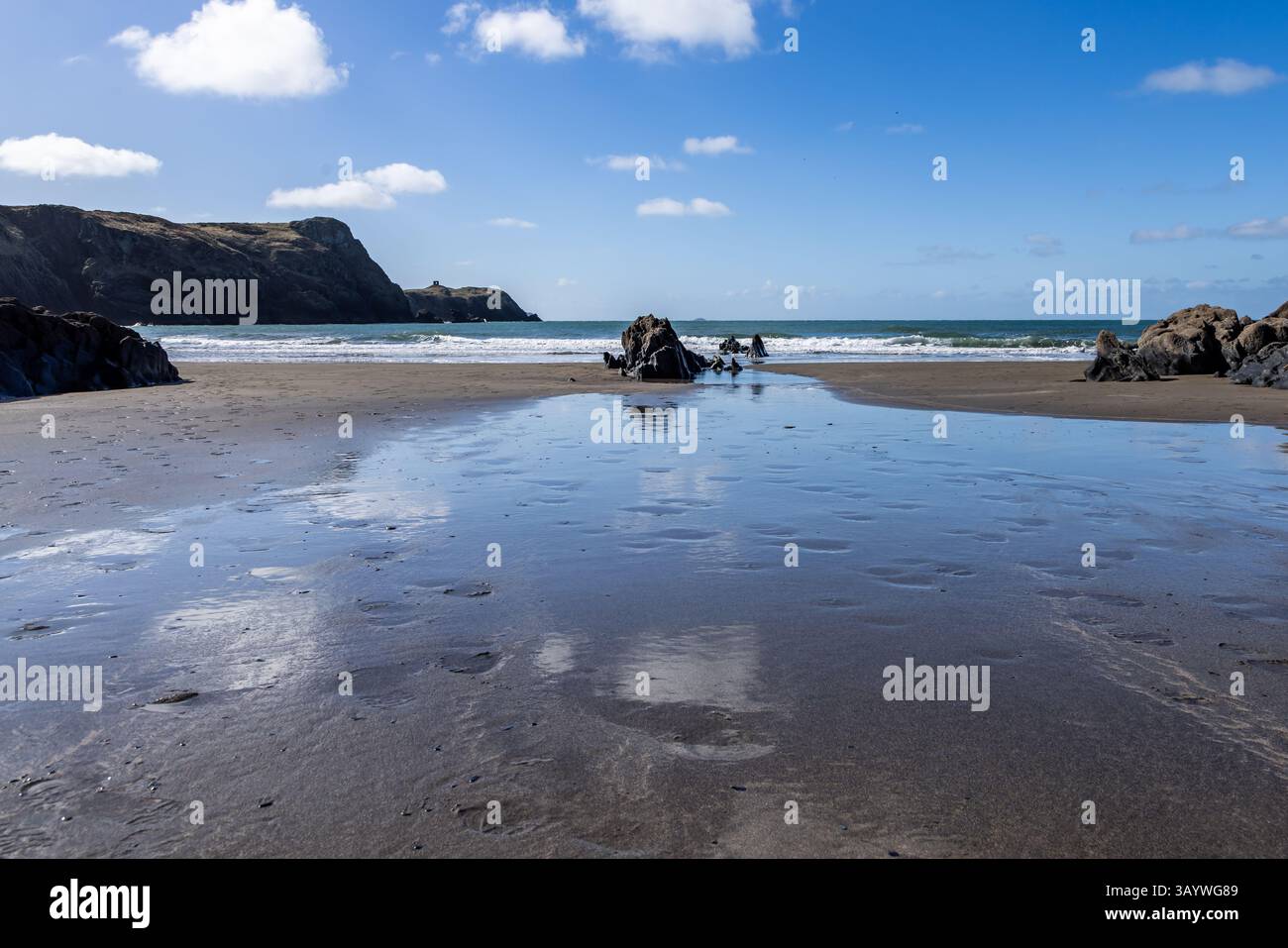 A view of Traeth Llyfn beach in Wales, on a sunny day Stock Photo - Alamy