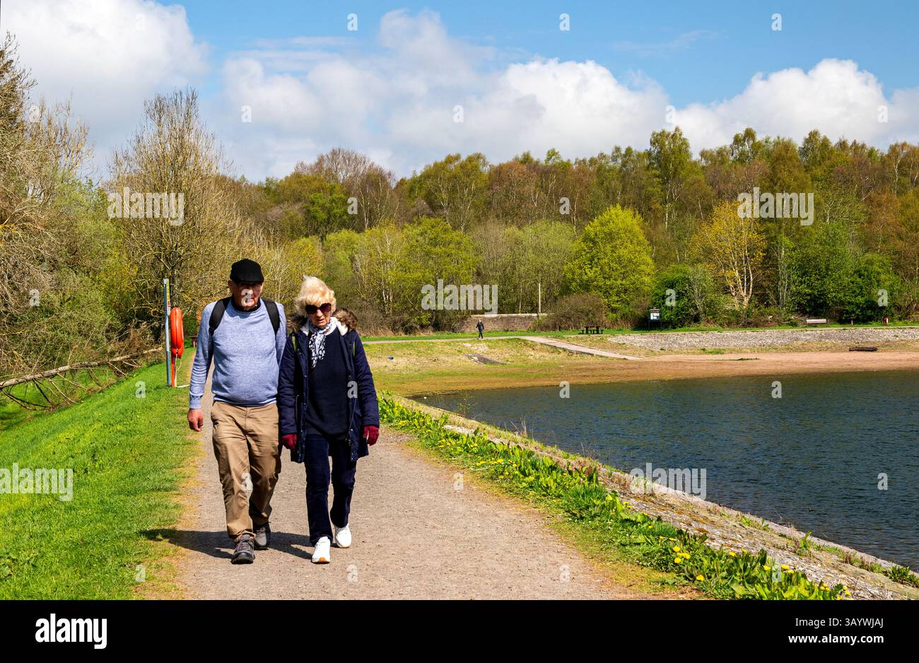 Dundee, Tayside, Scotland, UK. 23rd Apr, 2025. UK Weather: Warm and ...