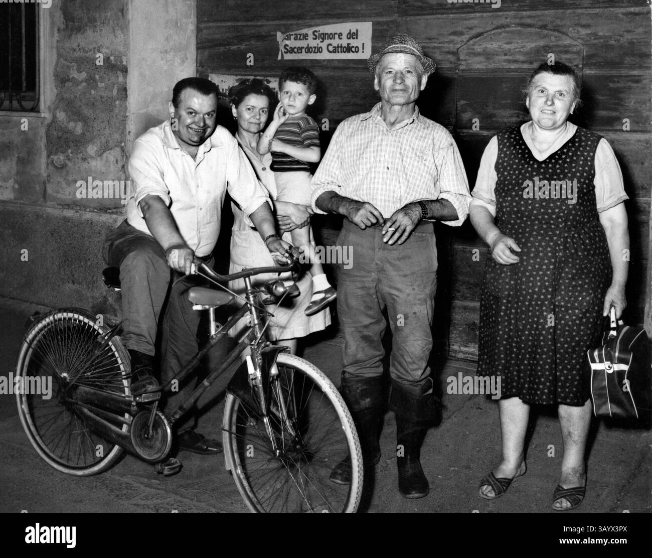 Italy 1963 family hi-res stock photography and images - Alamy