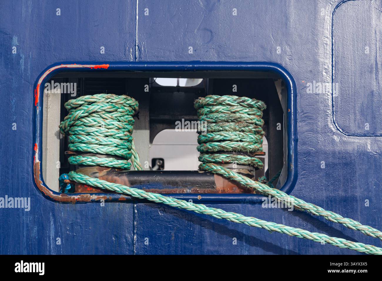 Mooring lines stretched from the vessel Stock Photo - Alamy