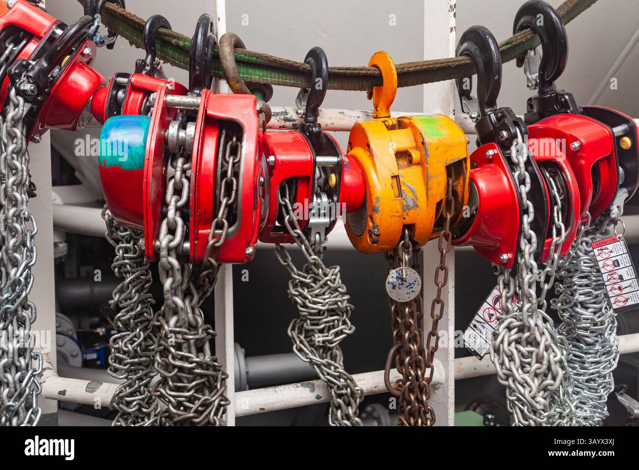 Chains hang in cargo hi-res stock photography and images - Alamy