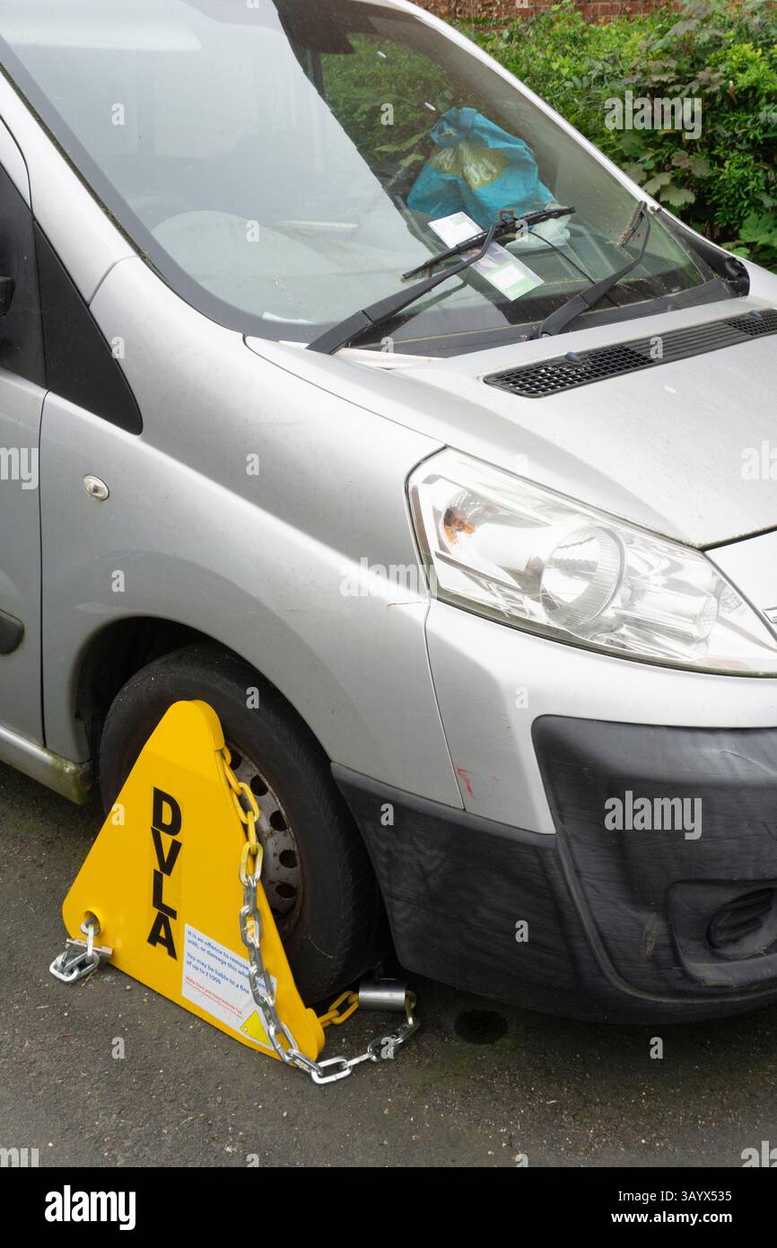 Wheel clamped van hi-res stock photography and images - Alamy