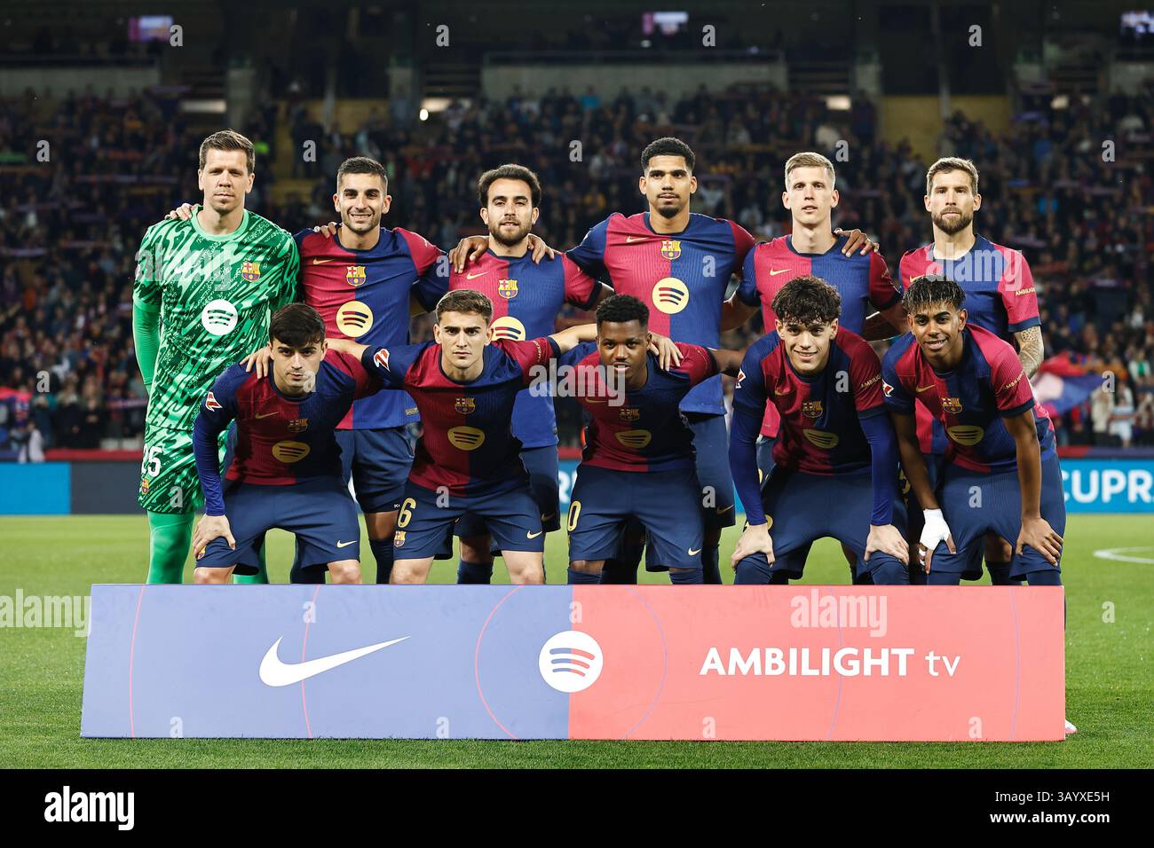 Barcelona, Spain. 22nd Apr, 2025. Barcelona team group line-up ...
