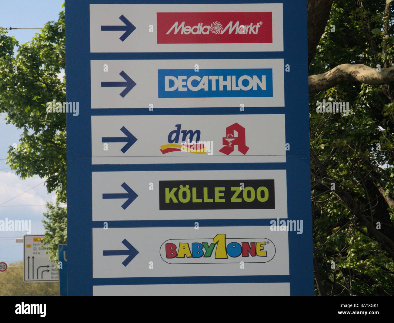 Mall logos hi-res stock photography and images - Alamy